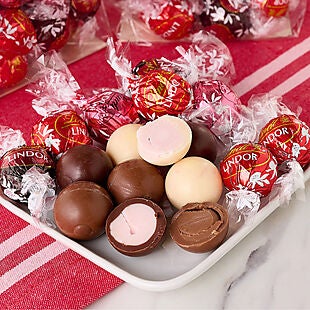 100ct Lindt Lindor Valentine Truffles $23